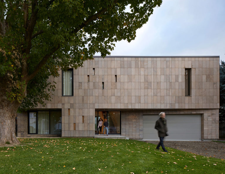 Leacroft House by Paul Raff Studio - Design Raid