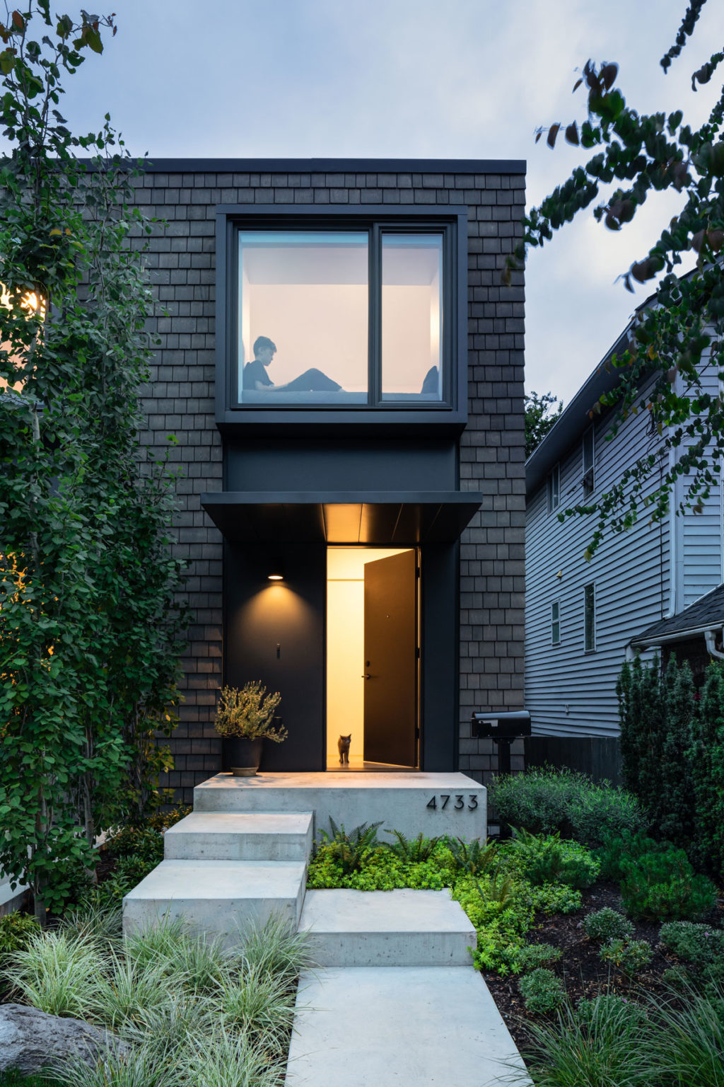 House With Two Bay Windows by D'Arcy Jones Architects - Design Raid